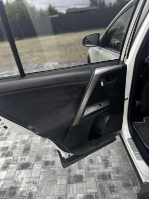 Balts Toyota RAV4 2016 Kauņa, ar dzinēja tilpumu 2.49 L un nobraukumu 170 tūkst. km par 15200 €, foto 20 vietnē AUTOMOTO.COM.LV
