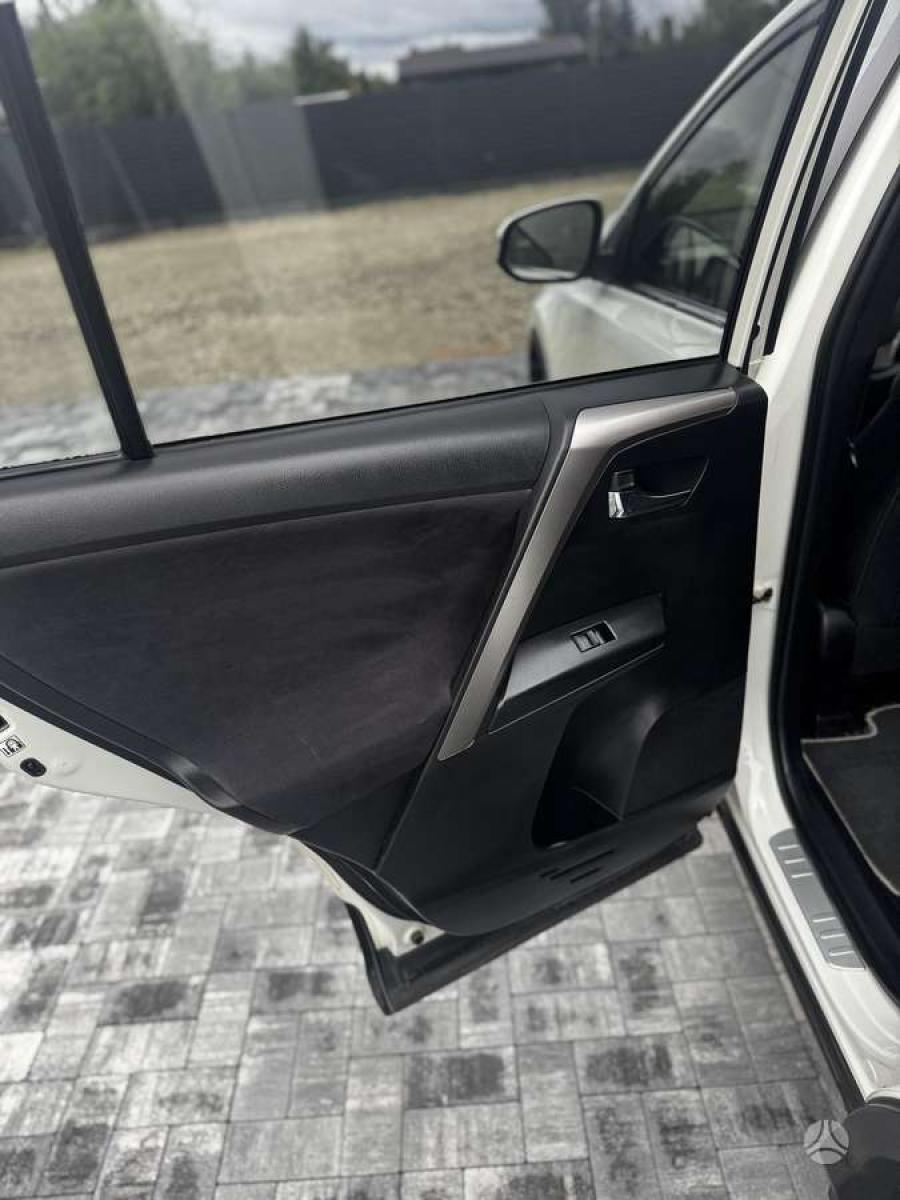 Balts Toyota RAV4 2016 Kauņa, ar dzinēja tilpumu 2.49 L un nobraukumu 170 tūkst. km par 15200 €, foto 20 vietnē AUTOMOTO.COM.LV