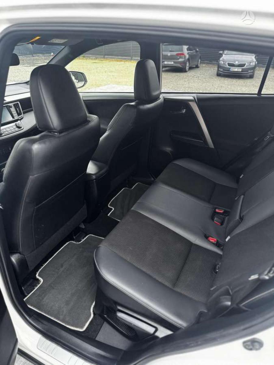 Balts Toyota RAV4 2016 Kauņa, ar dzinēja tilpumu 2.49 L un nobraukumu 170 tūkst. km par 15200 €, foto 21 vietnē AUTOMOTO.COM.LV