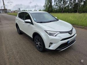 White Toyota RAV4 2016 in Taurage, with an engine capacity of 2.00 L and mileage of 180 thousand km for 12400 €, photo  on AUTOMOTO.COM.LV