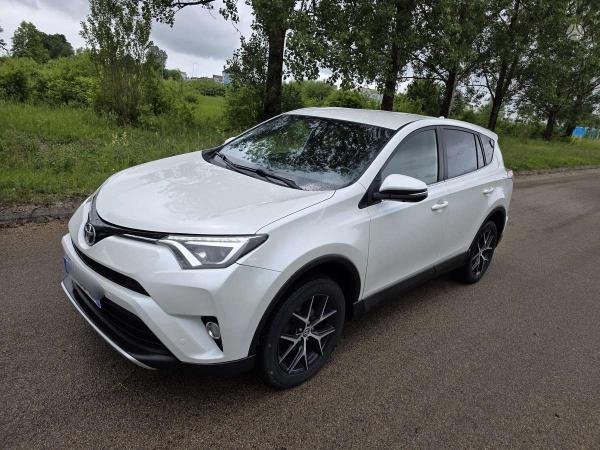 Balts Toyota RAV4 2016 Tauragė, ar dzinēja tilpumu 2.00 L un nobraukumu 180 tūkst. km par 12400 €, foto 2 vietnē AUTOMOTO.COM.LV