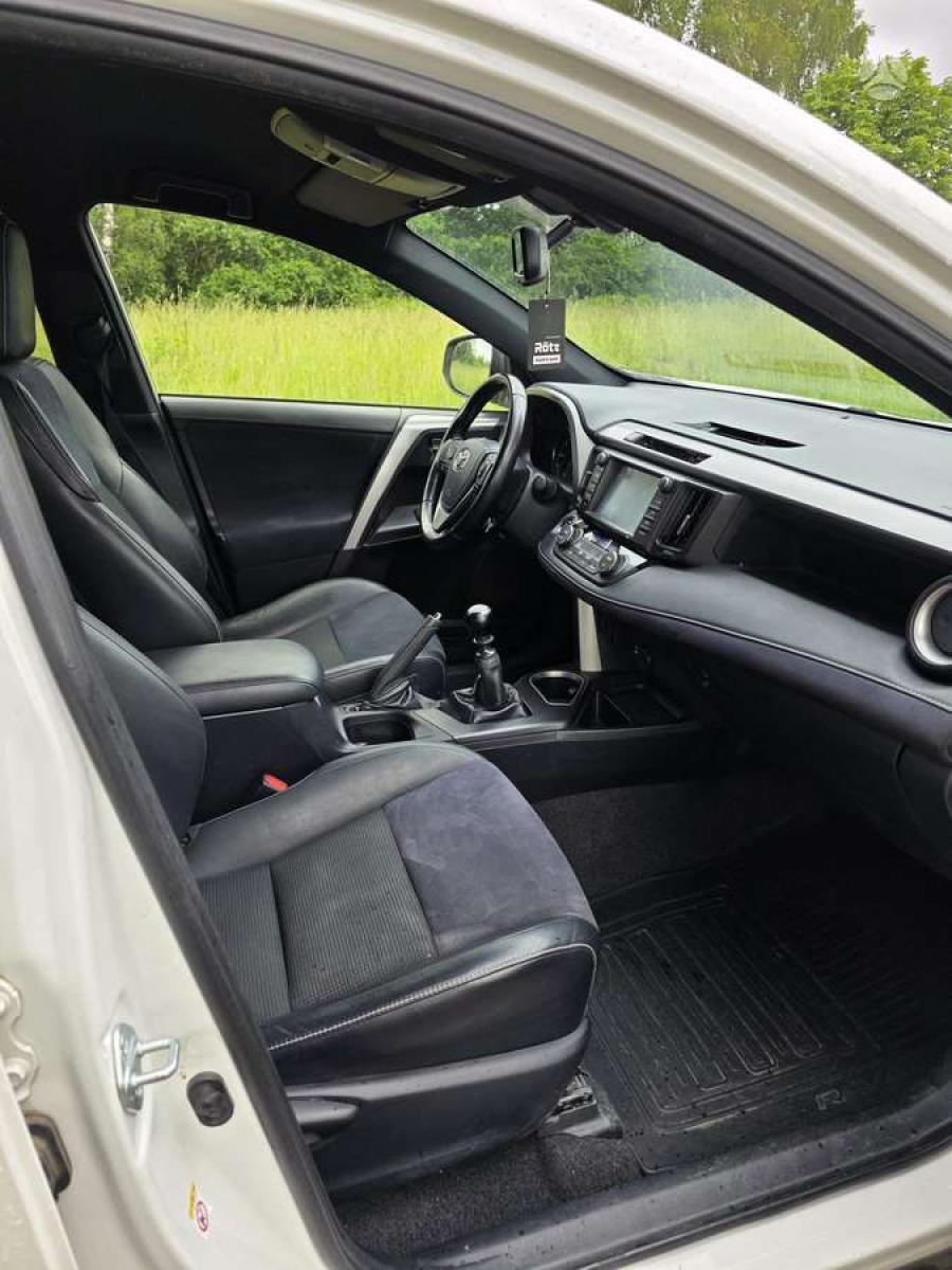 Balts Toyota RAV4 2016 Tauragė, ar dzinēja tilpumu 2.00 L un nobraukumu 180 tūkst. km par 12400 €, foto 6 vietnē AUTOMOTO.COM.LV