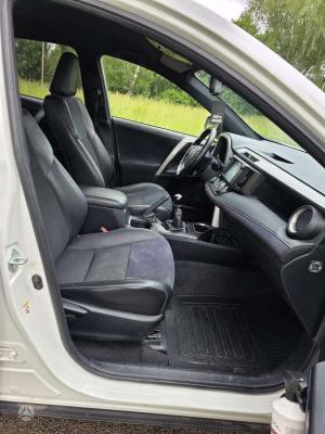 Balts Toyota RAV4 2016 Tauragė, ar dzinēja tilpumu 2.00 L un nobraukumu 180 tūkst. km par 12400 €, foto 9 vietnē AUTOMOTO.COM.LV