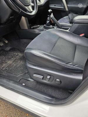 Balts Toyota RAV4 2016 Tauragė, ar dzinēja tilpumu 2.00 L un nobraukumu 180 tūkst. km par 12400 €, foto 11 vietnē AUTOMOTO.COM.LV