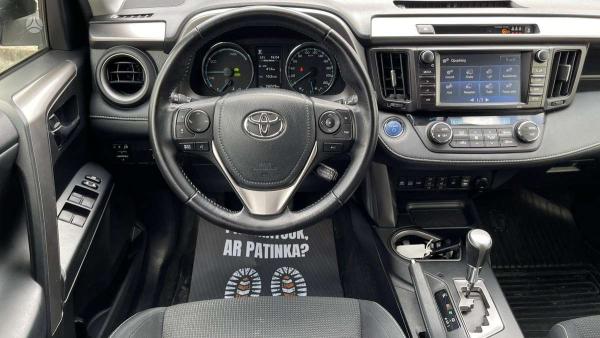 White Toyota RAV4 2016 in Marijampole, with an engine capacity of 2.49 L and mileage of 190 thousand km for 16250 €, photo 2 on AUTOMOTO.COM.LV