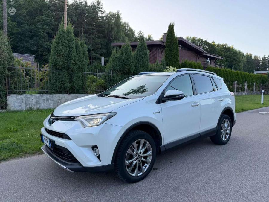 Balts Toyota RAV4 2016 Viļņa, ar dzinēja tilpumu 2.50 L un nobraukumu 259 tūkst. km par 12900 €, foto 1 vietnē AUTOMOTO.COM.LV