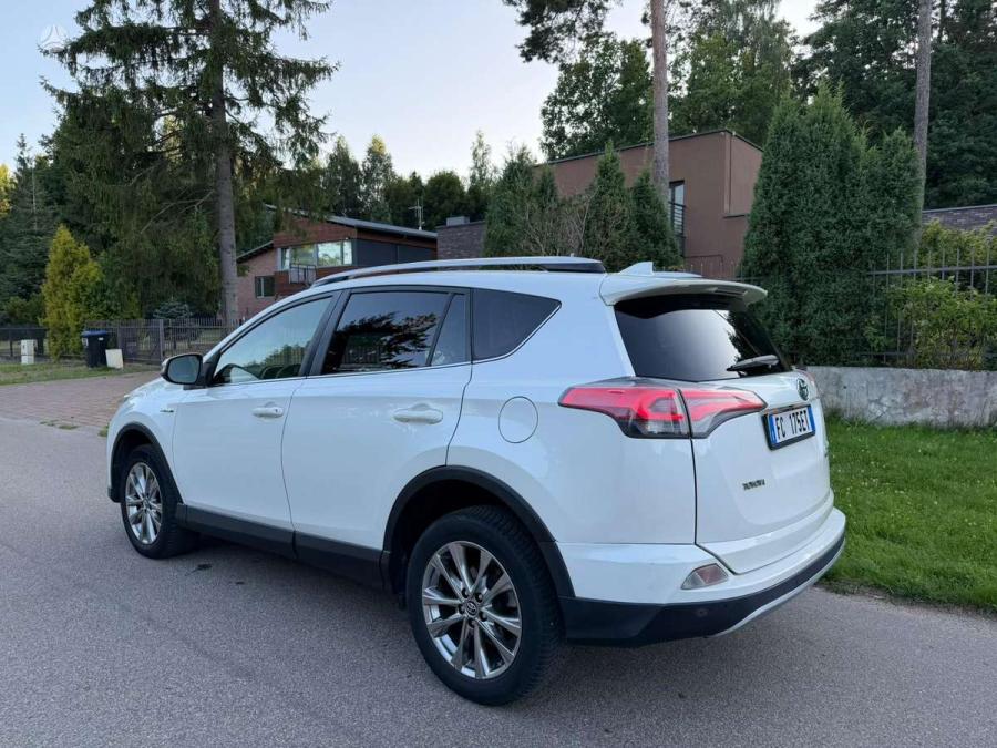 Balts Toyota RAV4 2016 Viļņa, ar dzinēja tilpumu 2.50 L un nobraukumu 259 tūkst. km par 12900 €, foto 4 vietnē AUTOMOTO.COM.LV