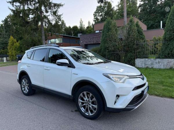 White Toyota RAV4 2016 in Vilnius, with an engine capacity of 2.50 L and mileage of 259 thousand km for 12900 €, photo 4 on AUTOMOTO.COM.LV