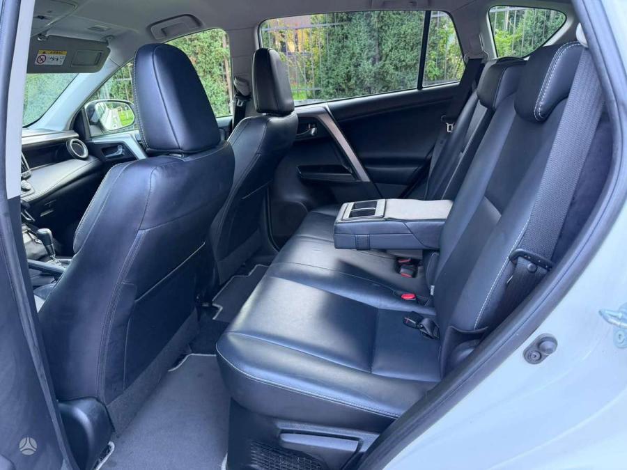 Balts Toyota RAV4 2016 Viļņa, ar dzinēja tilpumu 2.50 L un nobraukumu 259 tūkst. km par 12900 €, foto 12 vietnē AUTOMOTO.COM.LV