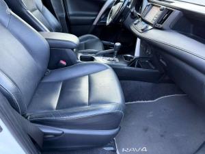 Balts Toyota RAV4 2016 Viļņa, ar dzinēja tilpumu 2.50 L un nobraukumu 259 tūkst. km par 12900 €, foto 13 vietnē AUTOMOTO.COM.LV