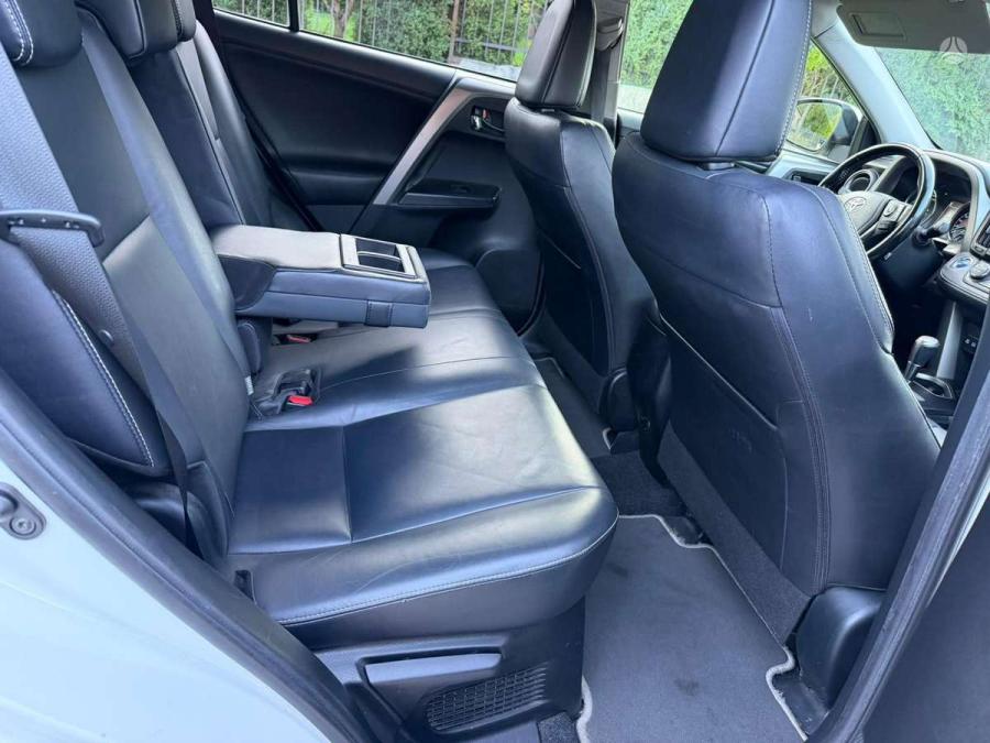 Balts Toyota RAV4 2016 Viļņa, ar dzinēja tilpumu 2.50 L un nobraukumu 259 tūkst. km par 12900 €, foto 14 vietnē AUTOMOTO.COM.LV