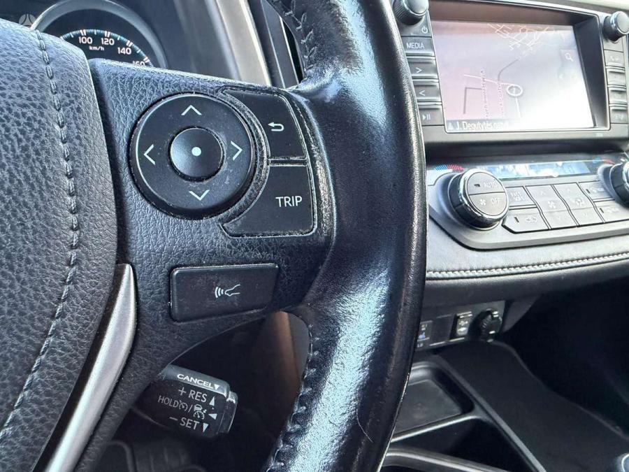 Balts Toyota RAV4 2016 Viļņa, ar dzinēja tilpumu 2.50 L un nobraukumu 259 tūkst. km par 12900 €, foto 21 vietnē AUTOMOTO.COM.LV