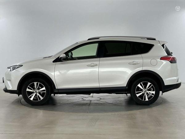 Balts Toyota RAV4 2016 Viļņa, ar dzinēja tilpumu 1.99 L un nobraukumu 122 tūkst. km par 17900 €, foto 3 vietnē AUTOMOTO.COM.LV