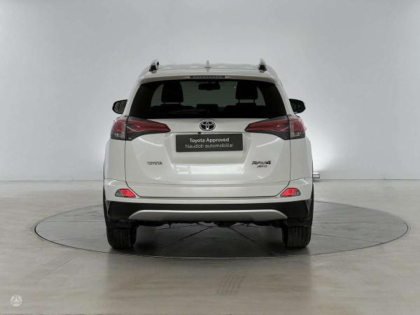 Balts Toyota RAV4 2016 Viļņa, ar dzinēja tilpumu 1.99 L un nobraukumu 122 tūkst. km par 17900 €, foto 4 vietnē AUTOMOTO.COM.LV