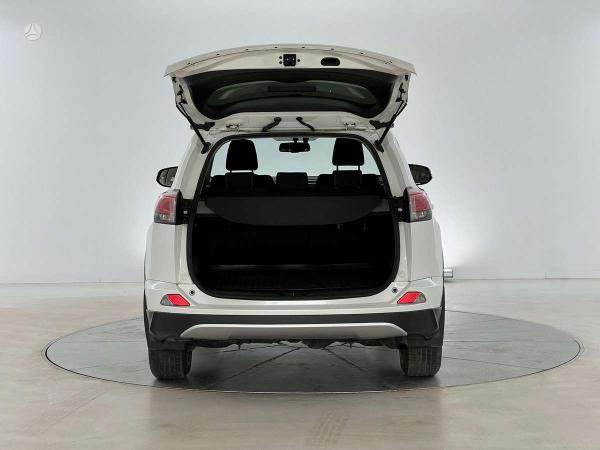 Balts Toyota RAV4 2016 Viļņa, ar dzinēja tilpumu 1.99 L un nobraukumu 122 tūkst. km par 17900 €, foto 10 vietnē AUTOMOTO.COM.LV