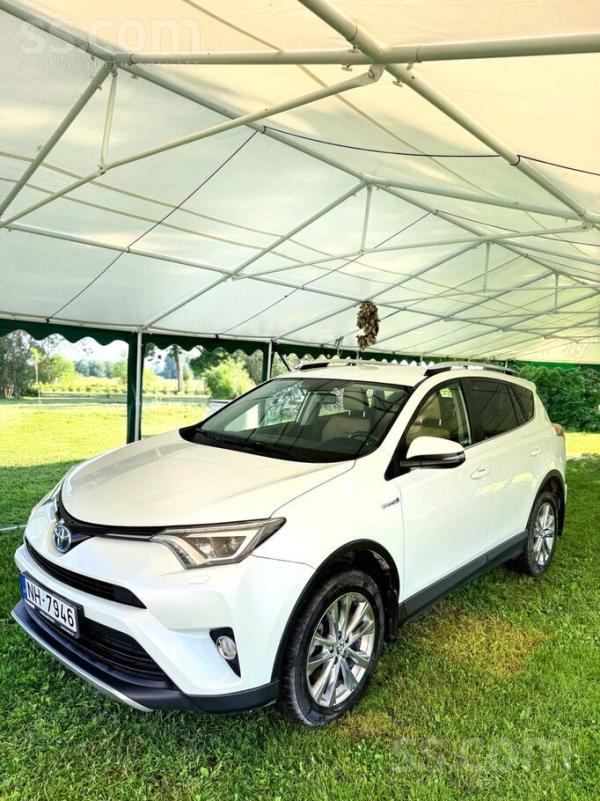 Balts Toyota RAV4 2016 Saldus, ar dzinēja tilpumu 2.50 L un nobraukumu 285 tūkst. km par 14500 €, foto 1 vietnē AUTOMOTO.COM.LV