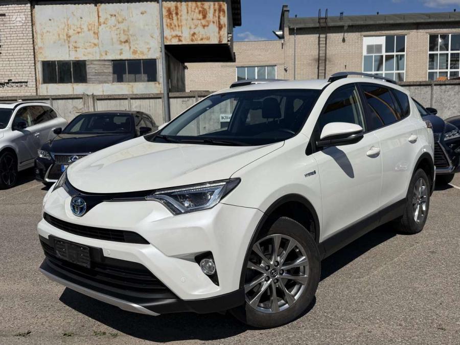 Balts Toyota RAV4 2016 Viļņa, ar dzinēja tilpumu 2.49 L un nobraukumu 204 tūkst. km par 16300 €, foto 1 vietnē AUTOMOTO.COM.LV
