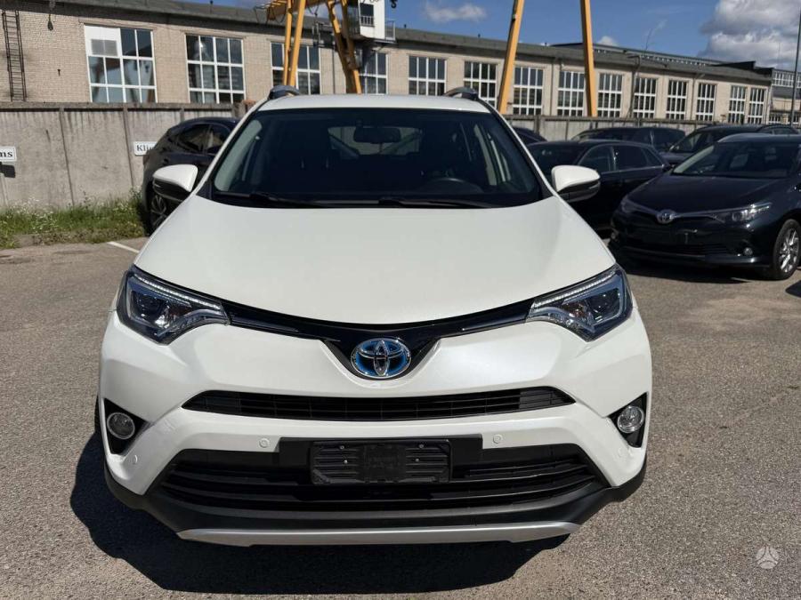 Balts Toyota RAV4 2016 Viļņa, ar dzinēja tilpumu 2.49 L un nobraukumu 204 tūkst. km par 16300 €, foto 5 vietnē AUTOMOTO.COM.LV