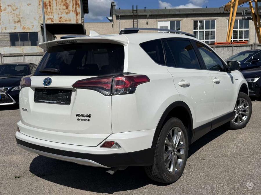 Balts Toyota RAV4 2016 Viļņa, ar dzinēja tilpumu 2.49 L un nobraukumu 204 tūkst. km par 16300 €, foto 9 vietnē AUTOMOTO.COM.LV