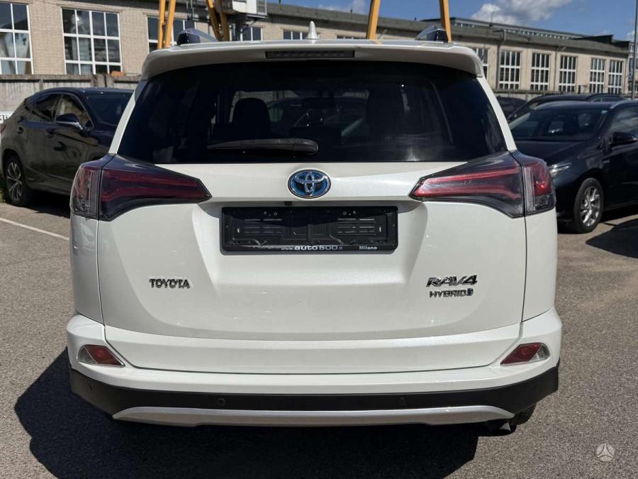 Balts Toyota RAV4 2016 Viļņa, ar dzinēja tilpumu 2.49 L un nobraukumu 204 tūkst. km par 16300 €, foto 12 vietnē AUTOMOTO.COM.LV
