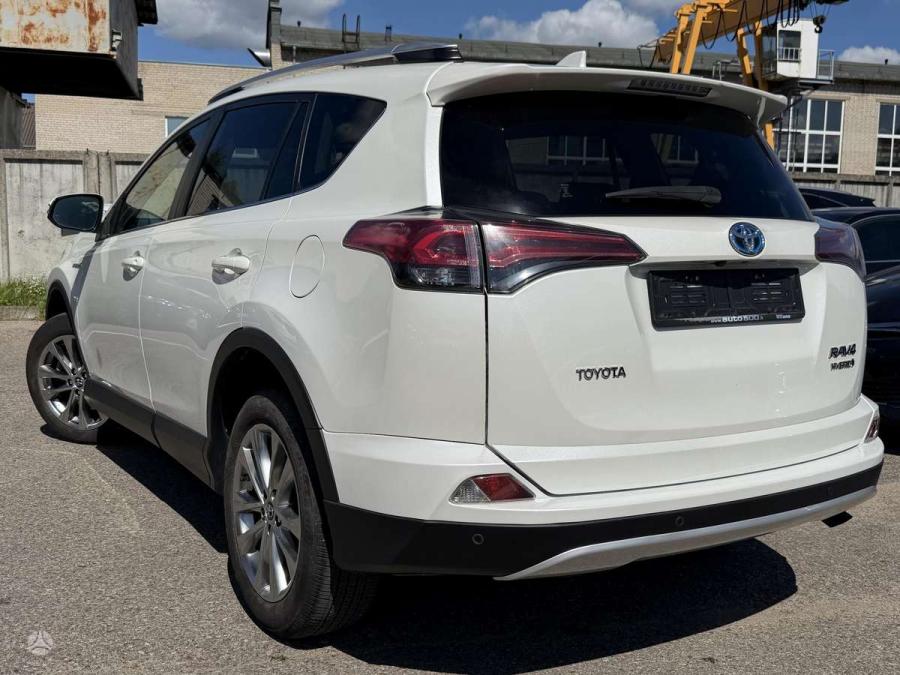 Balts Toyota RAV4 2016 Viļņa, ar dzinēja tilpumu 2.49 L un nobraukumu 204 tūkst. km par 16300 €, foto 15 vietnē AUTOMOTO.COM.LV