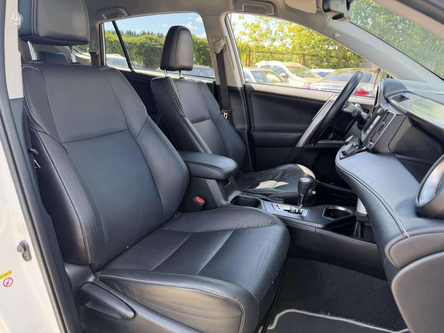 Balts Toyota RAV4 2016 Viļņa, ar dzinēja tilpumu 2.49 L un nobraukumu 204 tūkst. km par 16300 €, foto 22 vietnē AUTOMOTO.COM.LV