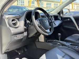 Balts Toyota RAV4 2016 Viļņa, ar dzinēja tilpumu 2.49 L un nobraukumu 204 tūkst. km par 16300 €, foto 24 vietnē AUTOMOTO.COM.LV