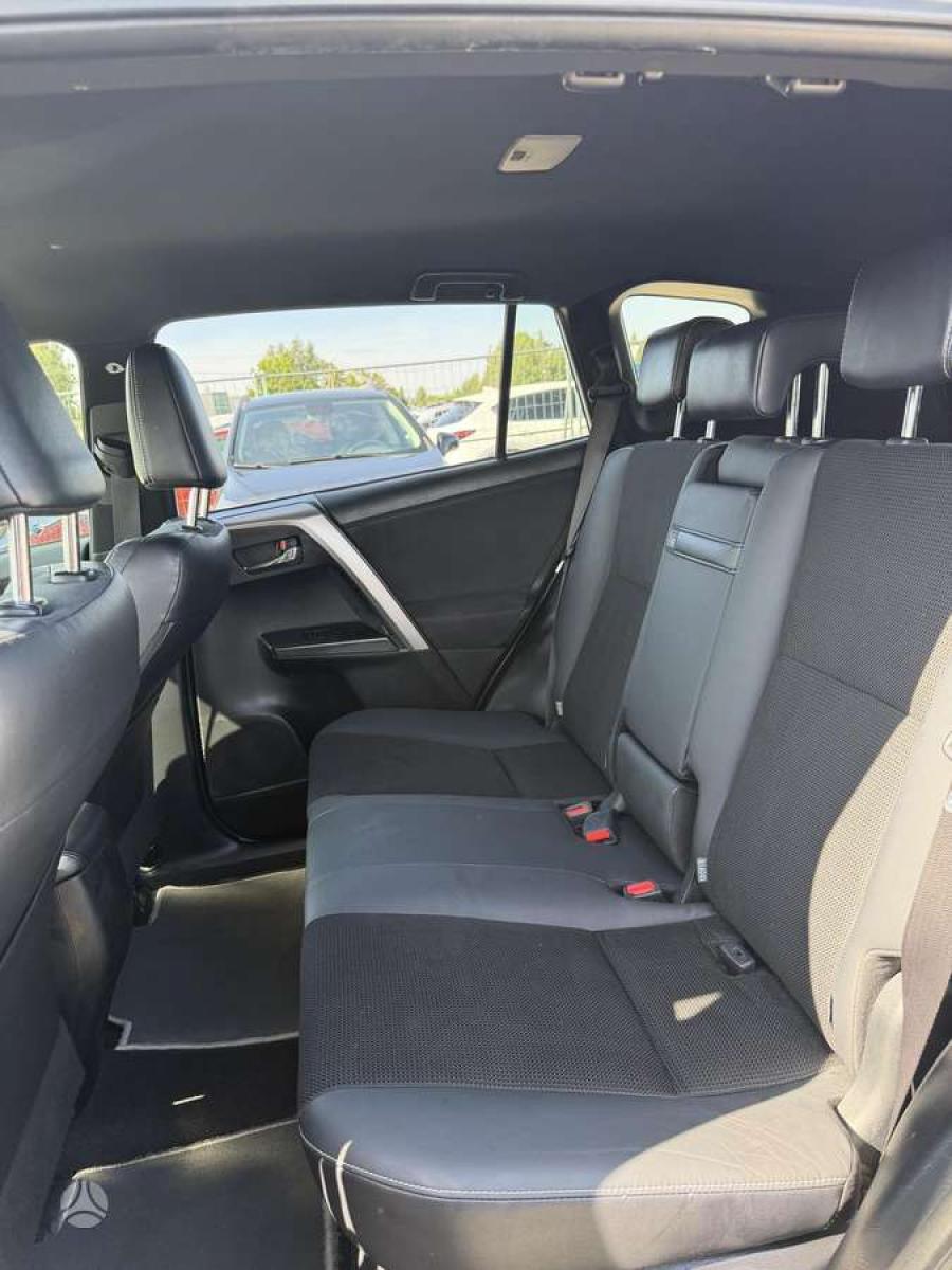 Balts Toyota RAV4 2016 Panevēža, ar dzinēja tilpumu 2.50 L un nobraukumu 298 tūkst. km par 14200 €, foto 11 vietnē AUTOMOTO.COM.LV