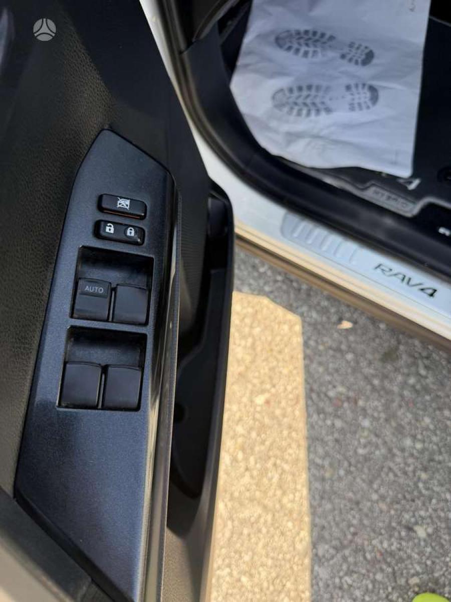 Balts Toyota RAV4 2016 Panevēža, ar dzinēja tilpumu 2.50 L un nobraukumu 298 tūkst. km par 14200 €, foto 15 vietnē AUTOMOTO.COM.LV