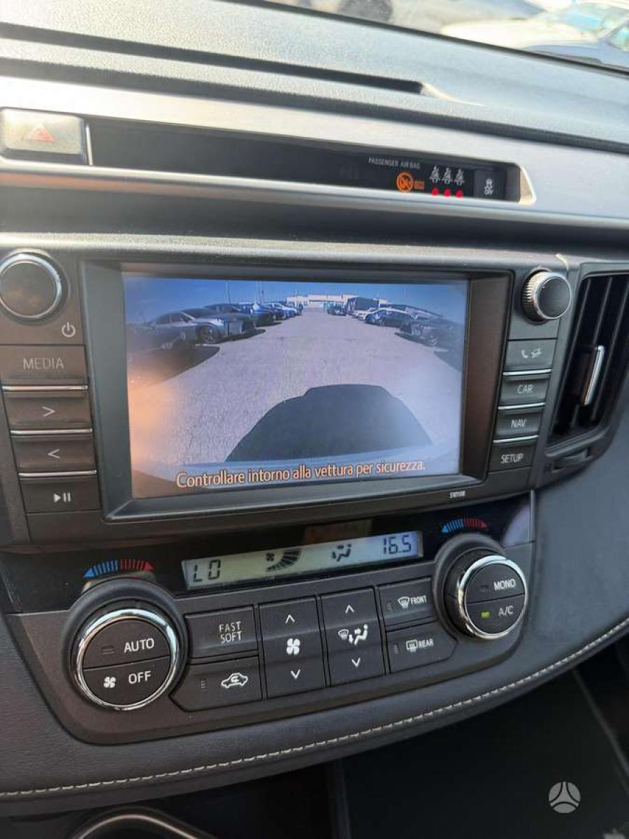 Balts Toyota RAV4 2016 Panevēža, ar dzinēja tilpumu 2.50 L un nobraukumu 298 tūkst. km par 14200 €, foto 19 vietnē AUTOMOTO.COM.LV