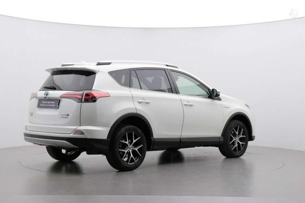 White Toyota RAV4 2016 in Vilnius, with an engine capacity of 2.49 L and mileage of 117 thousand km for 19900 €, photo 2 on AUTOMOTO.COM.LV