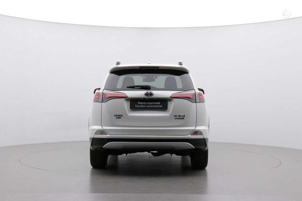 White Toyota RAV4 2016 in Vilnius, with an engine capacity of 2.49 L and mileage of 117 thousand km for 19900 €, photo 4 on AUTOMOTO.COM.LV