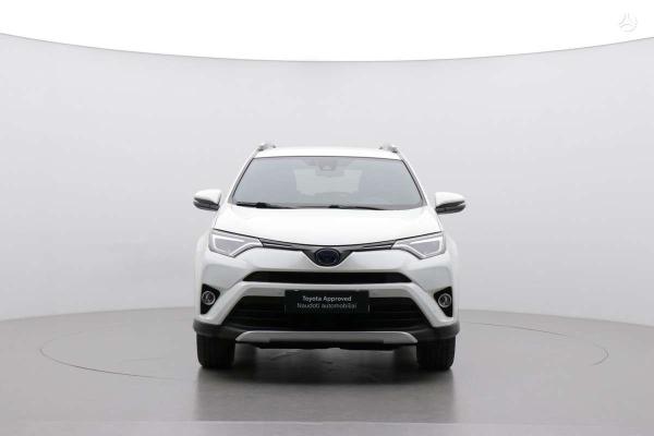 White Toyota RAV4 2016 in Vilnius, with an engine capacity of 2.49 L and mileage of 117 thousand km for 19900 €, photo 5 on AUTOMOTO.COM.LV
