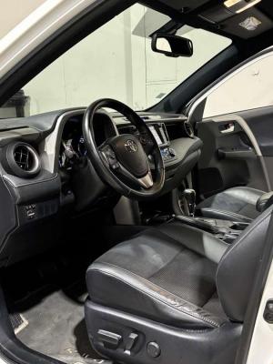 White Toyota RAV4 2016 in Klaipeda, with an engine capacity of 2.49 L and mileage of 154 thousand km for 16900 €, photo 5 on AUTOMOTO.COM.LV