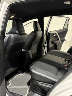 White Toyota RAV4 2016 in Klaipeda, with an engine capacity of 2.49 L and mileage of 154 thousand km for 16900 €, photo 9 on AUTOMOTO.COM.LV