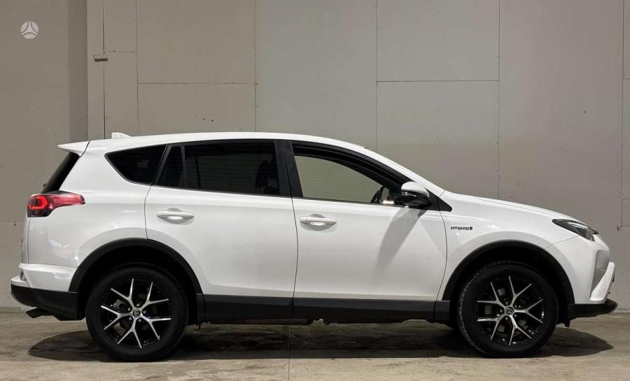 White Toyota RAV4 2016 in Klaipeda, with an engine capacity of 2.49 L and mileage of 154 thousand km for 16900 €, photo 10 on AUTOMOTO.COM.LV