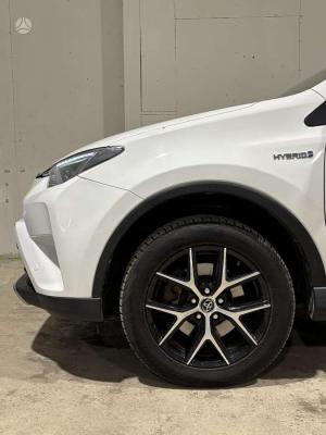 White Toyota RAV4 2016 in Klaipeda, with an engine capacity of 2.49 L and mileage of 154 thousand km for 16900 €, photo 16 on AUTOMOTO.COM.LV