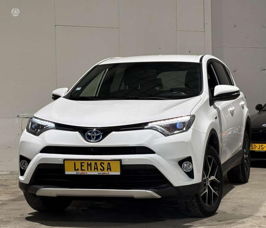 White Toyota RAV4 2016 in Klaipeda, with an engine capacity of 2.49 L and mileage of 154 thousand km for 16900 €, photo 24 on AUTOMOTO.COM.LV