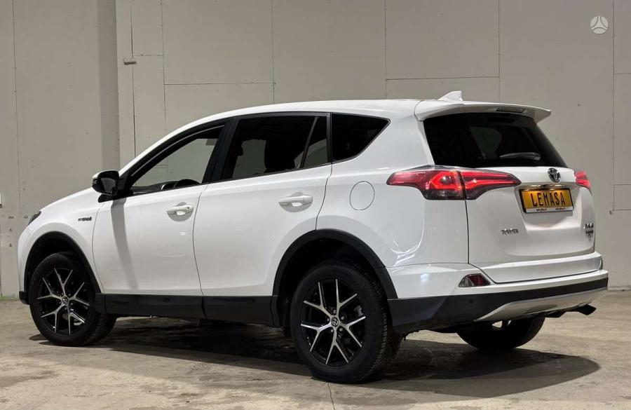 White Toyota RAV4 2016 in Klaipeda, with an engine capacity of 2.49 L and mileage of 154 thousand km for 16900 €, photo 26 on AUTOMOTO.COM.LV