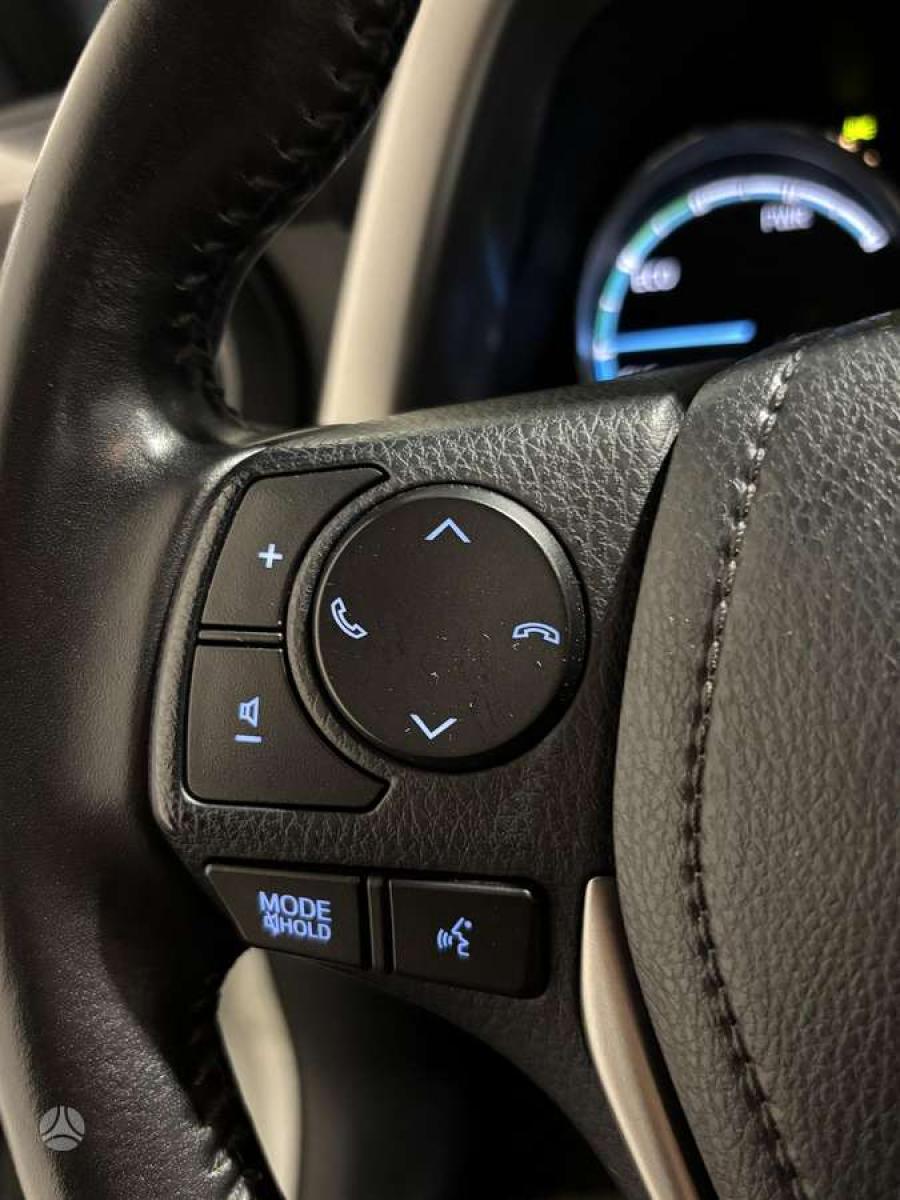 White Toyota RAV4 2016 in Klaipeda, with an engine capacity of 2.49 L and mileage of 154 thousand km for 16900 €, photo 37 on AUTOMOTO.COM.LV