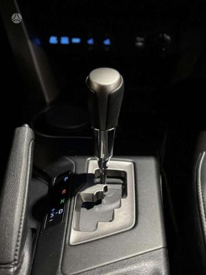 White Toyota RAV4 2016 in Klaipeda, with an engine capacity of 2.49 L and mileage of 154 thousand km for 16900 €, photo 39 on AUTOMOTO.COM.LV