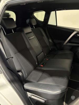 White Toyota RAV4 2016 in Klaipeda, with an engine capacity of 2.49 L and mileage of 154 thousand km for 16900 €, photo 46 on AUTOMOTO.COM.LV