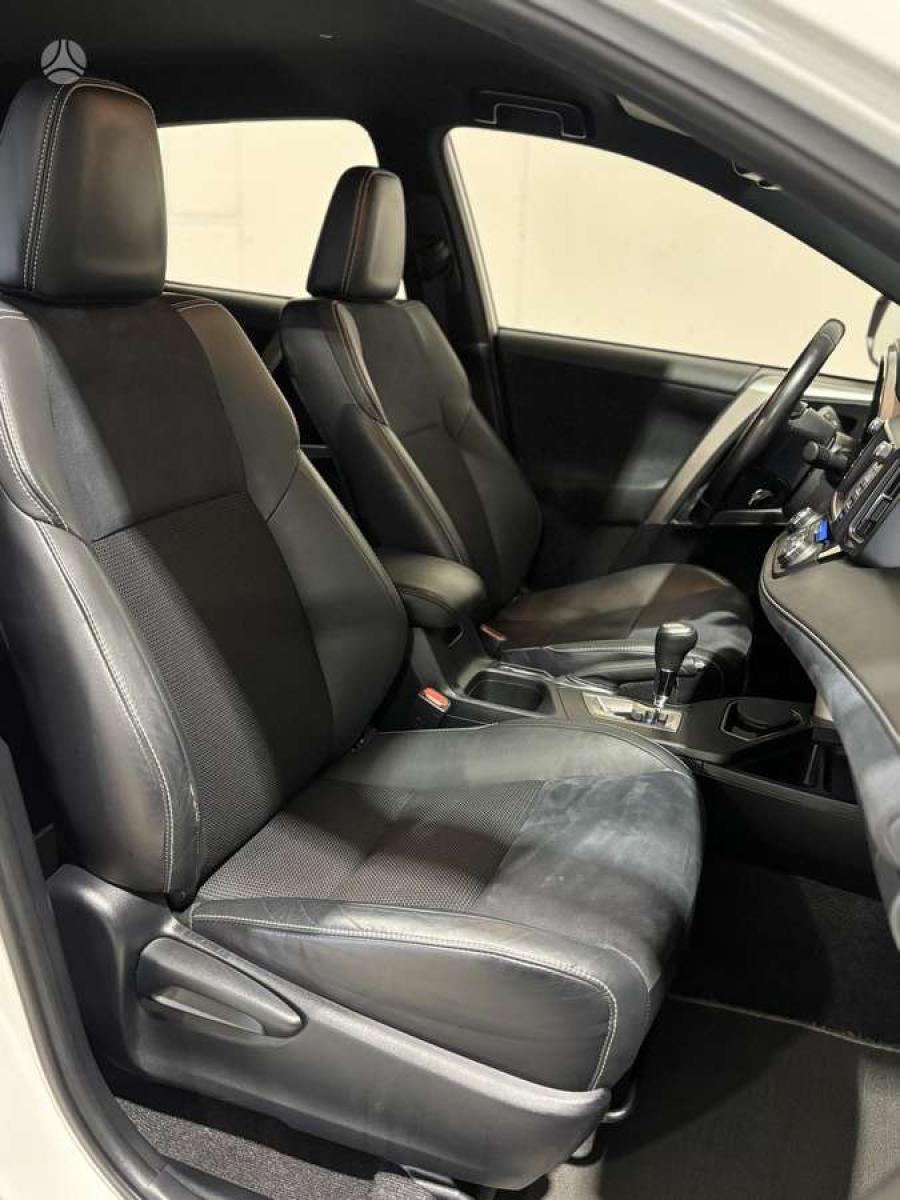 White Toyota RAV4 2016 in Klaipeda, with an engine capacity of 2.49 L and mileage of 154 thousand km for 16900 €, photo 48 on AUTOMOTO.COM.LV