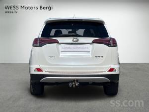 White Toyota RAV4 2016 in Riga, with an engine capacity of 2.00 L and mileage of 286 thousand km for 13990 €, photo 5 on AUTOMOTO.COM.LV