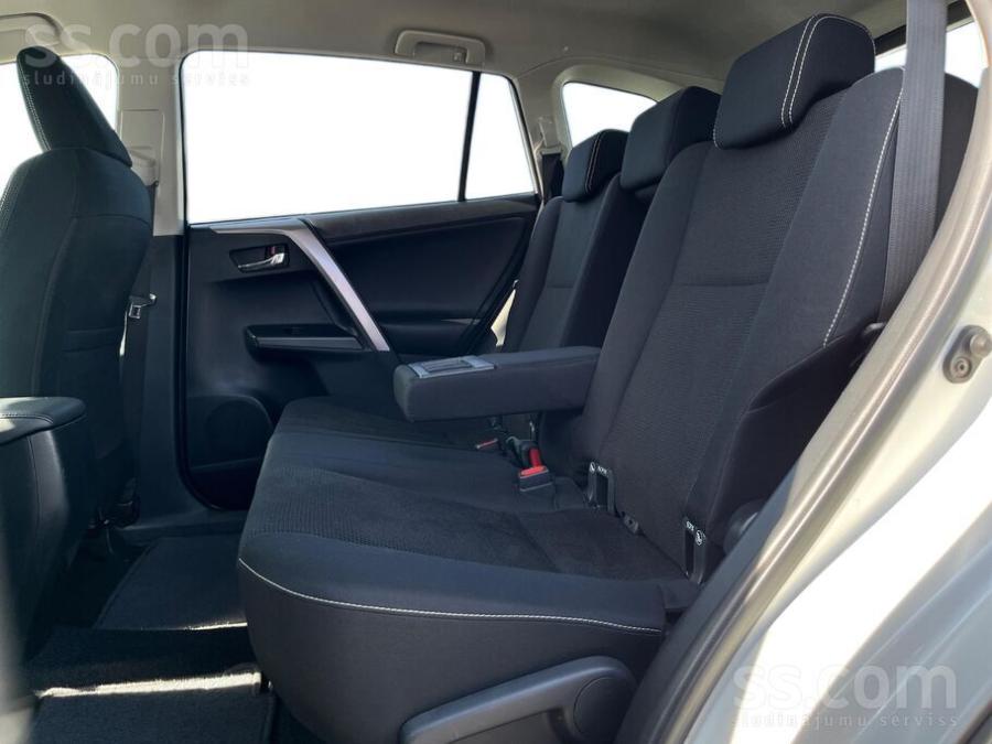 White Toyota RAV4 2016 in Riga, with an engine capacity of 2.00 L and mileage of 286 thousand km for 13990 €, photo 21 on AUTOMOTO.COM.LV