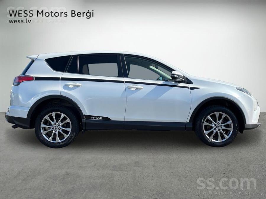 White Toyota RAV4 2016 in Riga, with an engine capacity of 2.00 L and mileage of 286 thousand km for 13990 €, photo 23 on AUTOMOTO.COM.LV