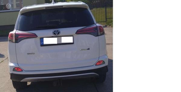 White Toyota RAV4 2016 in Vilnius, with an engine capacity of 2.00 L and mileage of 196 thousand km for 10500 €, photo 4 on AUTOMOTO.COM.LV