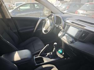 White Toyota RAV4 2016 in Siauliai, with an engine capacity of 2.00 L and mileage of 214 thousand km for 9700 €, photo 8 on AUTOMOTO.COM.LV
