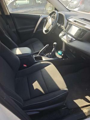 White Toyota RAV4 2016 in Siauliai, with an engine capacity of 2.00 L and mileage of 214 thousand km for 9700 €, photo 9 on AUTOMOTO.COM.LV