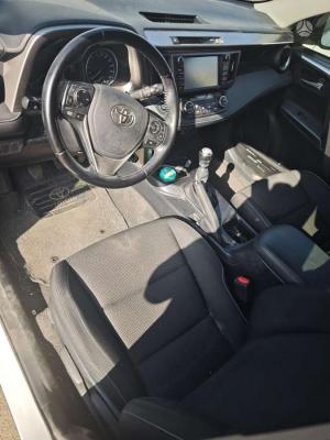 White Toyota RAV4 2016 in Siauliai, with an engine capacity of 2.00 L and mileage of 214 thousand km for 9700 €, photo 11 on AUTOMOTO.COM.LV